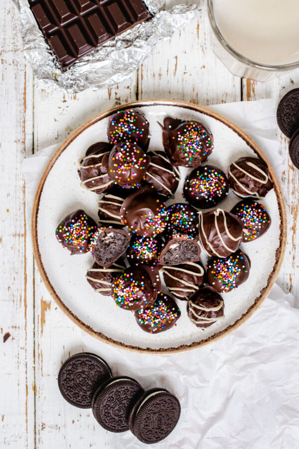 Vegan Oreo Truffles (3-Ingredient, No-Bake) | Two Market Girls