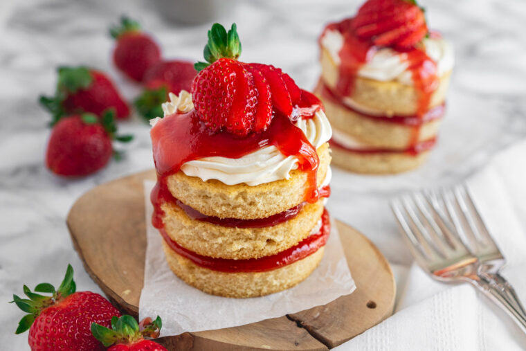 Mini Vanilla Cake with Strawberry Filling (Vegan) | Two Market Girls